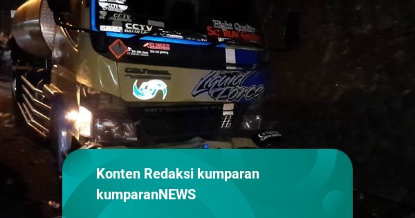 Truk Tangki Air Tabrak Puluhan Orang saat Acara Karnaval di Mojokerto, 2 Tewas | kumparan.com